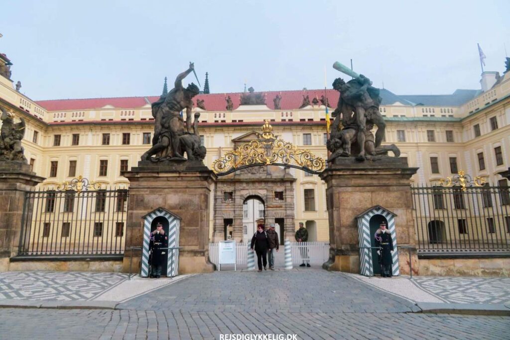Oplevelser i Prag: 22 Seværdigheder du IKKE må gå glip af